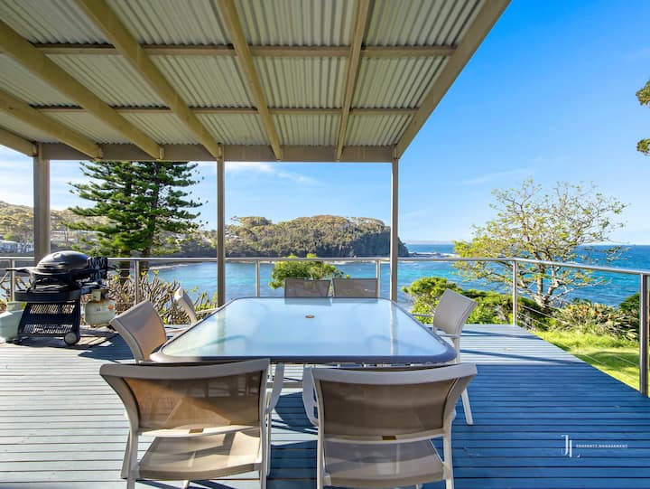 Pet-friendly Waterfront Cottage - Sea Breeze - Malua Bay