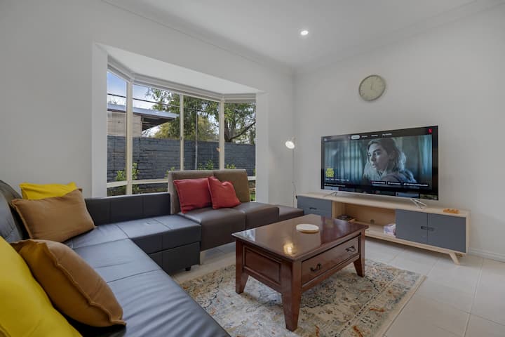 Spacious Glenunga Home With Garage Parking - Stirling