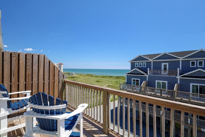 Pelican’s Treasure: Oceanfront Retreat W/ Hot Tub - Caroline du Nord