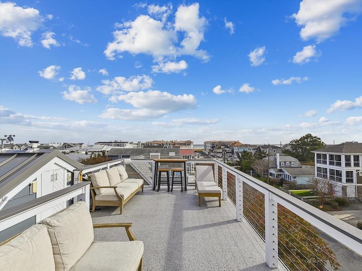 Stunning 6br Beach House | Rooftop Deck | Hot Tub - Bethany Beach, DE