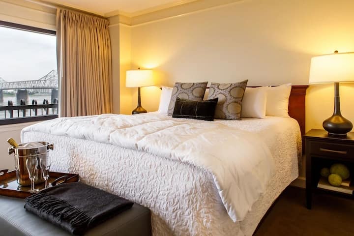 Tranquil City Escape W/ Ohio River Views | 2 Units - Louisville, KY