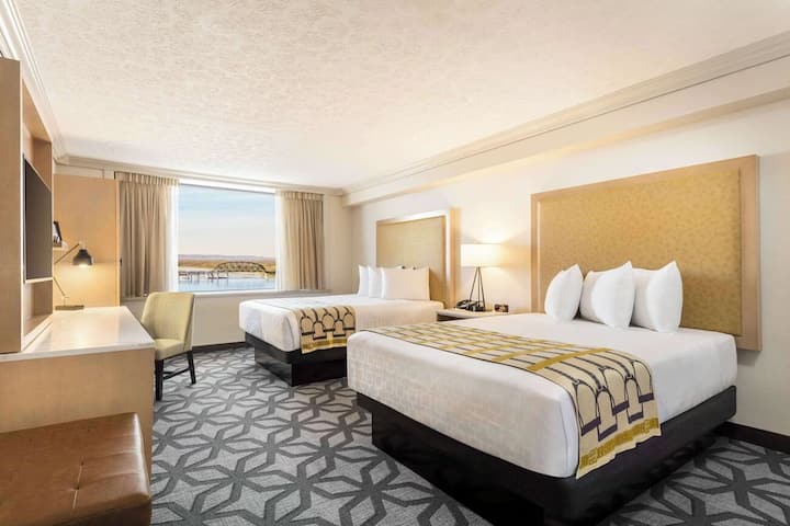 Deluxe 2 Queen | Galt House | Pool | 2 Units - New Albany, IN