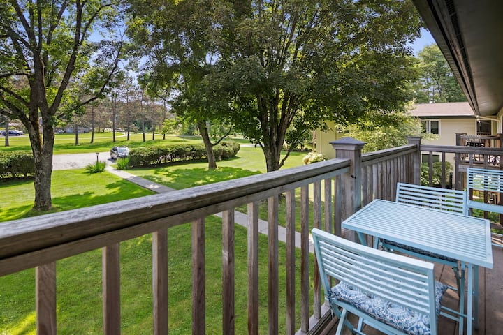 Charming 2 Bedroom Stowe Condo- Walk To Restaurant - Little River State Park, Waterbury Village Historic District