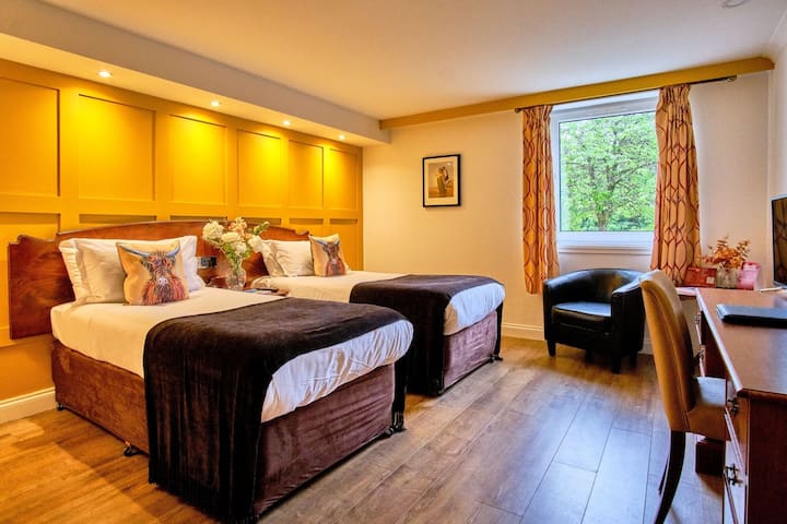 Mountain-view Highland Room For Peaceful Getaways - Crianlarich
