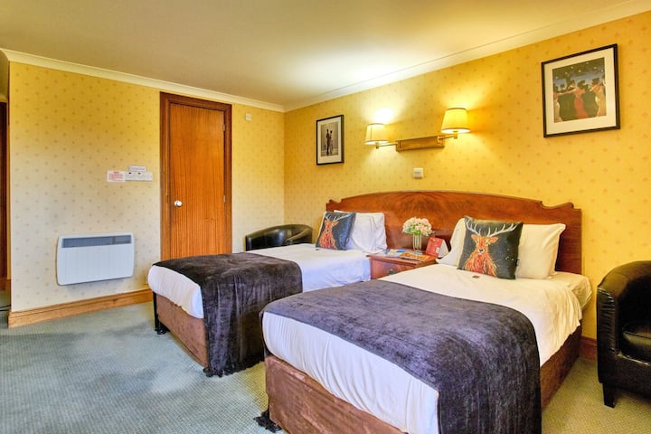 Scenic Highland Room With Exquisite Garden Views - Crianlarich
