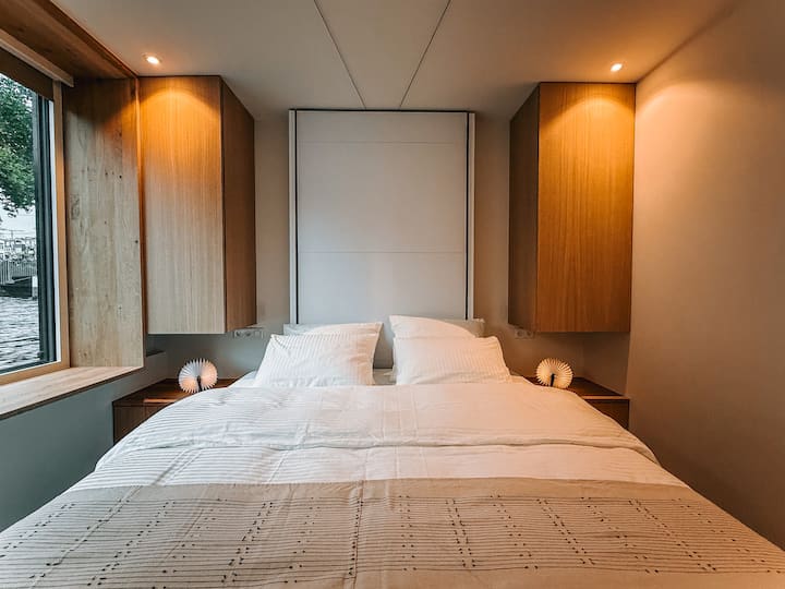 Sergio's Houseboat In 'De Jordaan', Luna - Amsterdam