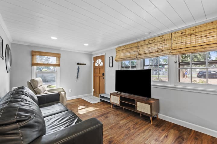 Secluded Lakeside Retreat W/ Hot Tub - ラブランド, CO