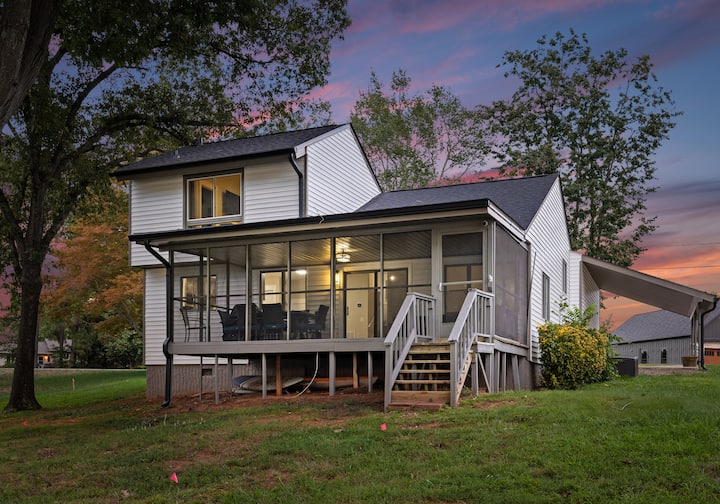 Lakefront Stay W/ Covered Porch & Views - Lake Norman, NC