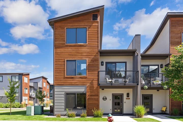 New Listing! Available Monthly Near Whitefish! - Columbia Falls, MT