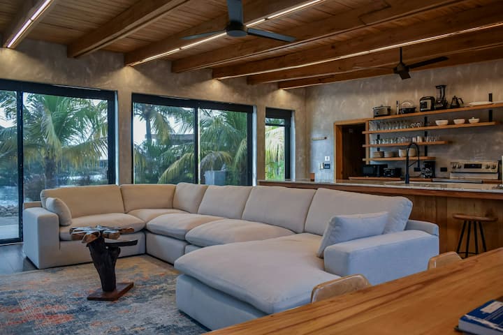 4br Villa With Plunge Pool, Water Views And Wifi - Placencia