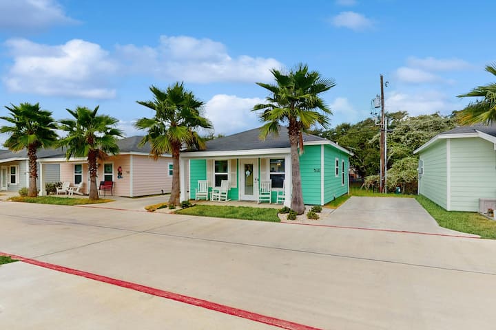 1 Br Home W Shared Pool - Steps To Sand & Fishing - Rockport, TX