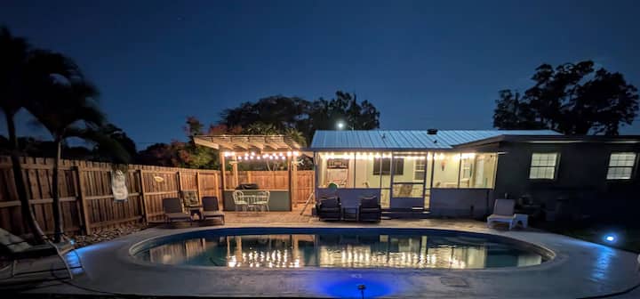 Space Coast Pool Haven - King Bed - Beaches Nearby - Melbourne, FL