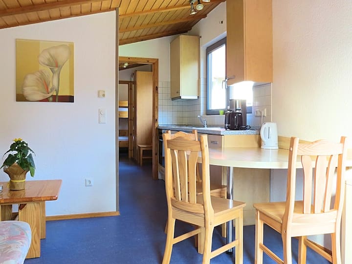 Geräumiges Ferienhaus Im Kellerwal Mit Terrasse - Bad Wildungen