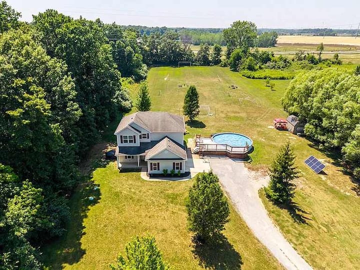 Secluded Luxury Stay – Pond, Pool & Playset - Fort Wayne, IN