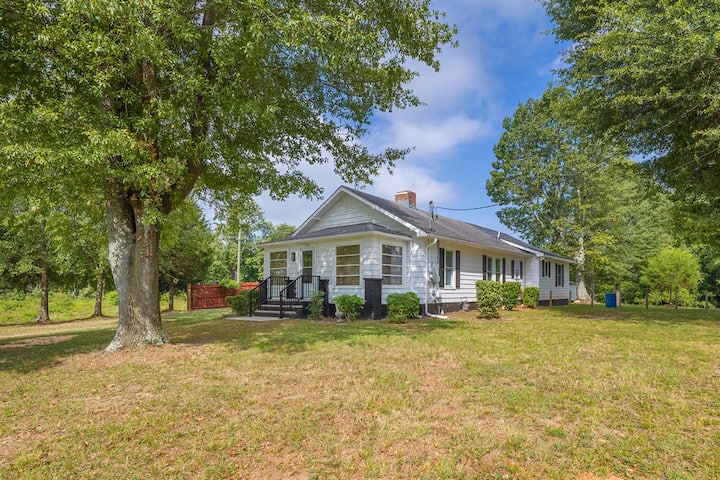 Ranch Retreat | King Ste | Modern Kit | By Casino - Kings Mountain State Park, Blacksburg