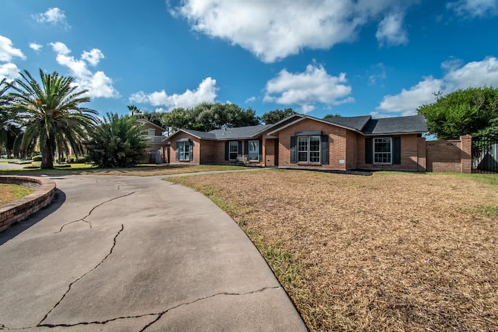 Ocean Dr Sleeps 19 With Hot Tub & Game Room - Corpus Christi, TX