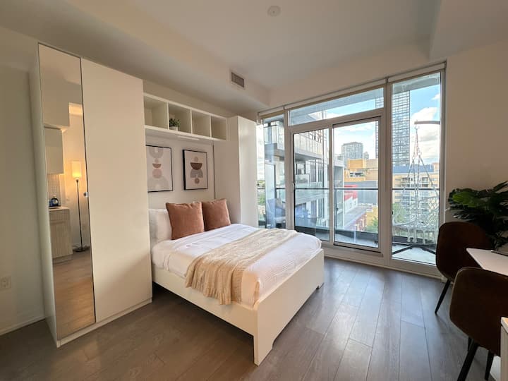Modern Studio-style Condo In Downtown Toronto - Toronto, ON