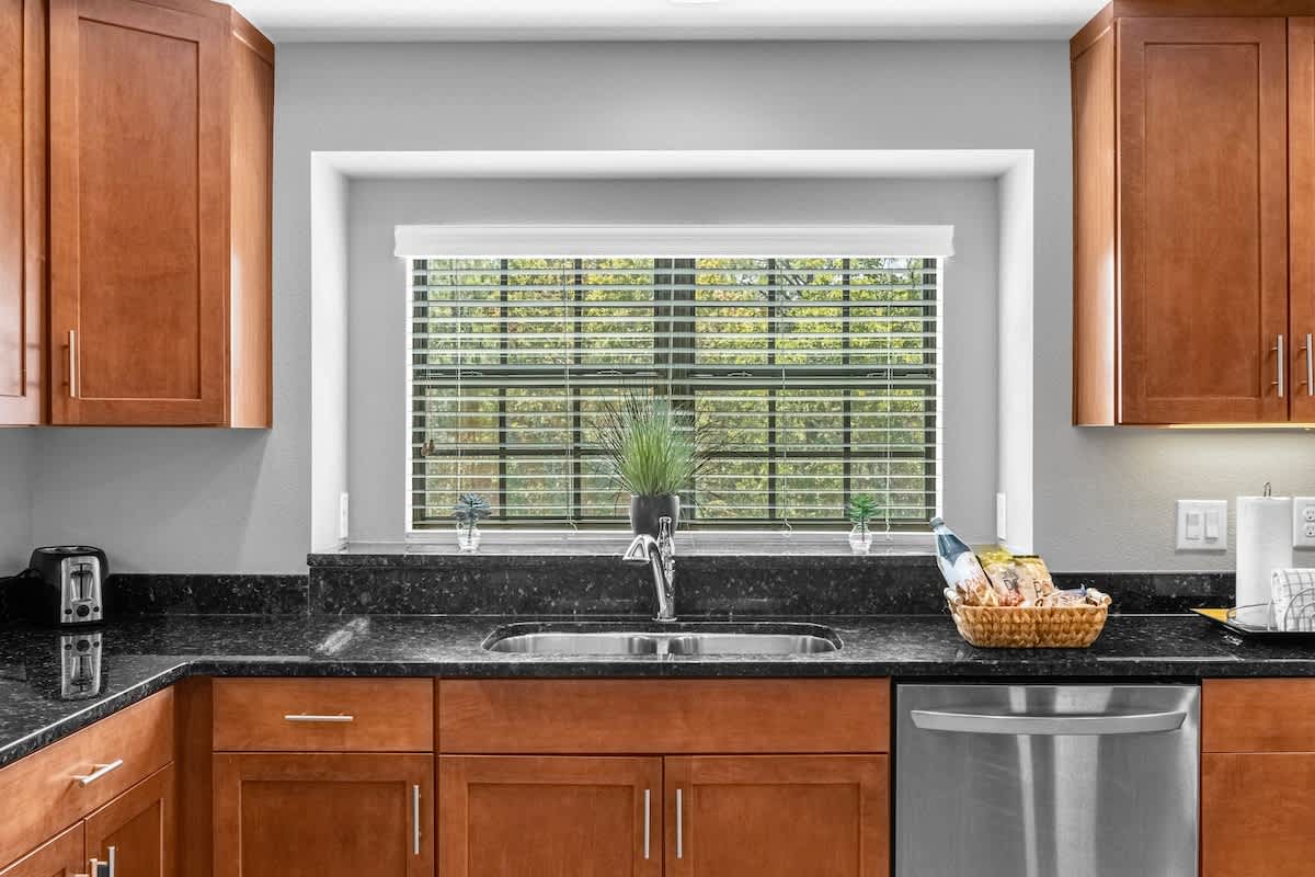 Casa encantada de 4 dormitorios a 1 milla de Disney con piscina del ...