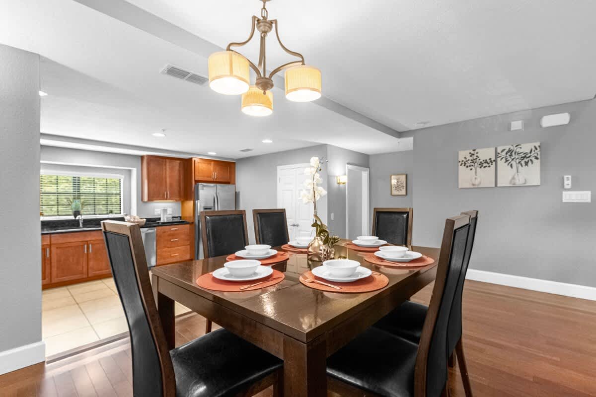 Casa encantada de 4 dormitorios a 1 milla de Disney con piscina del ...