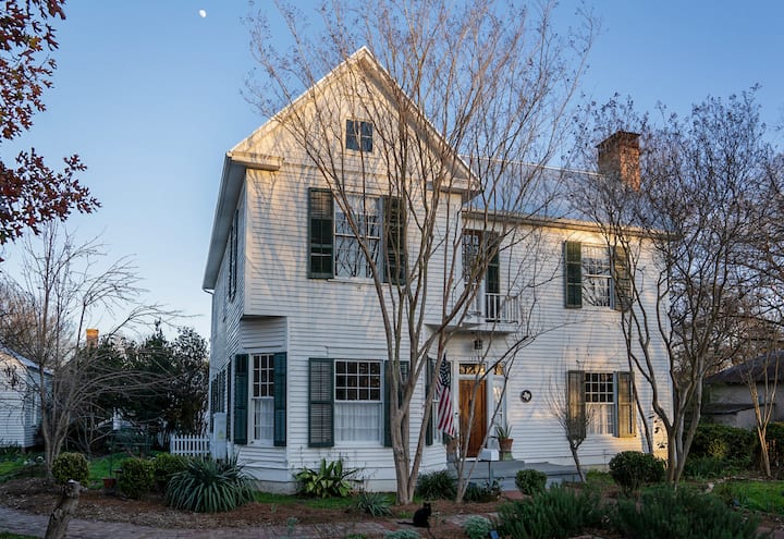 In The Heart Of Bastrop's Historic District - Bastrop, TX