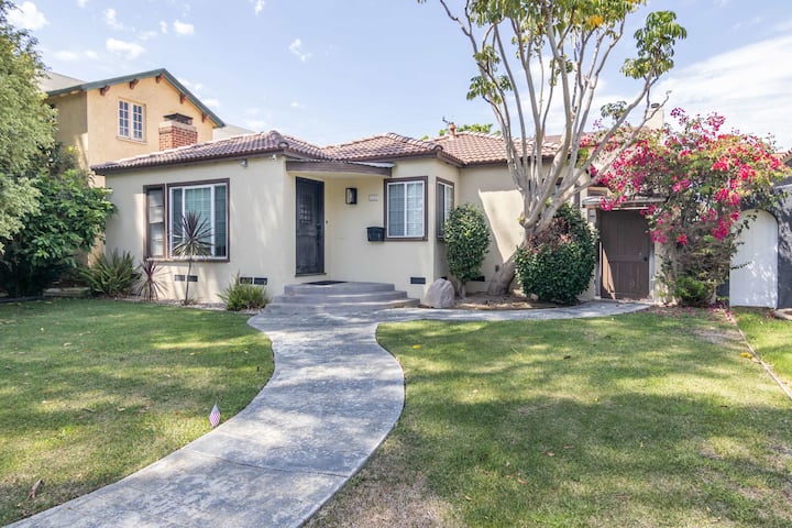 Spacious 3br/2ba South Bay Retreat - Torrance, CA