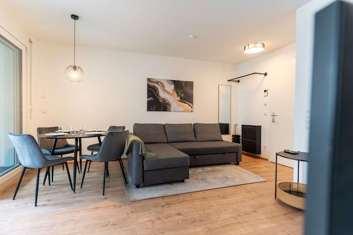 Casavia Bb03: Parking, Up To 4 People, Central - Böblingen