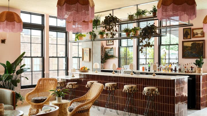 Nola Warehouse District Stay With Rooftop Pool - New Orleans, LA