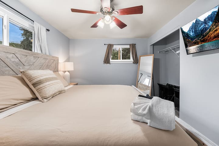 Castle Rock Getaway | Sleeps 13 | Relax & Unwind - Castle Rock, CO