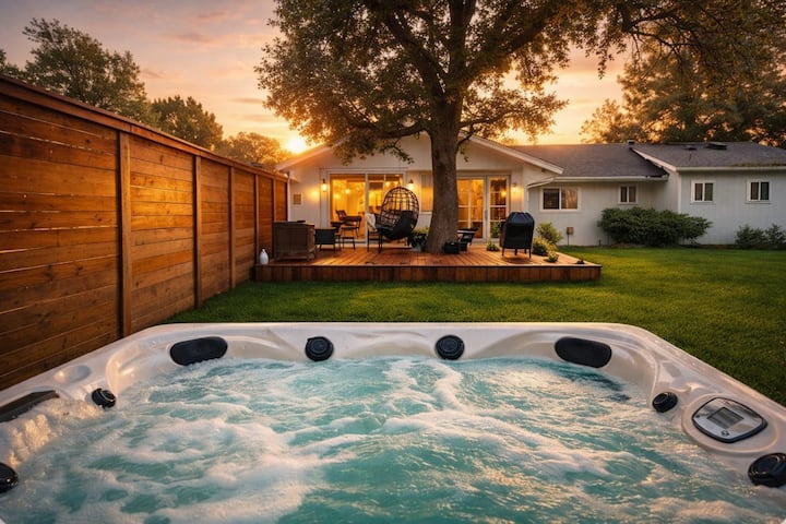 Modern 4br Retreat W/ Hot Tub & Huge Backyard - Leander, TX