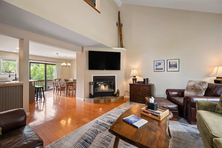 3 Bedroom Townhouse Across From Holimont - Ellicottville, NY