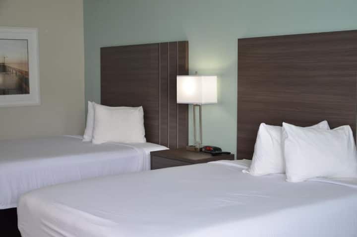 Altamonte Dreams L Poolside.  Free Parking - Altamonte Springs, FL