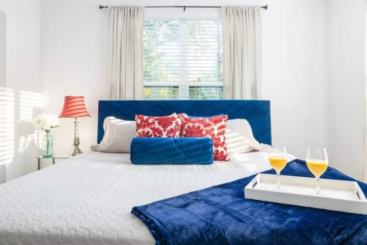 Winston Sleeps 16 - 2 Kitchens - Winston-Salem, NC