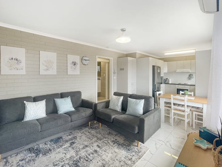 Serene Coastal Retreat With Carport - Batemans Bay