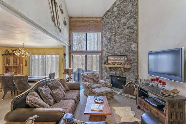 Spectacular 2 Level Swiss Mntn Condo - Donegal, PA