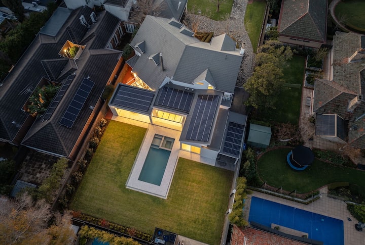 The Estate - Luxury Pool Escape, Sleeps 10 - Adelaide