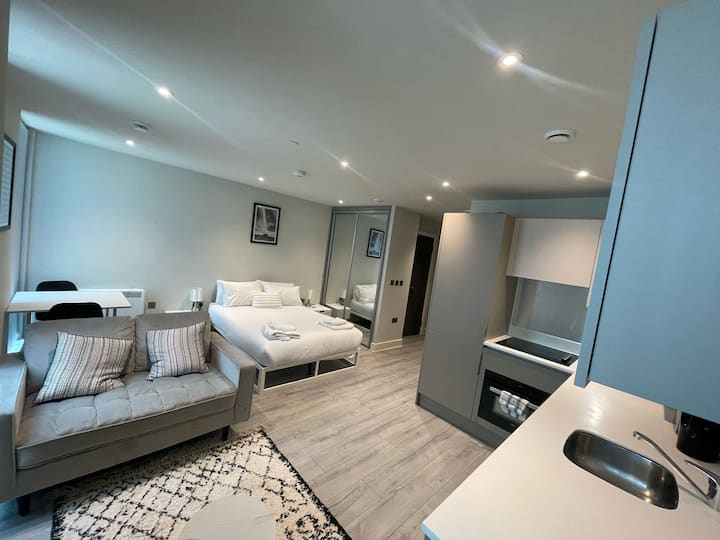 Contemporary Studio With Free Parking In Bracknell - Bracknell