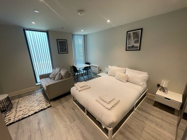 Contemporary Studio With Free Parking In Bracknell - Bracknell