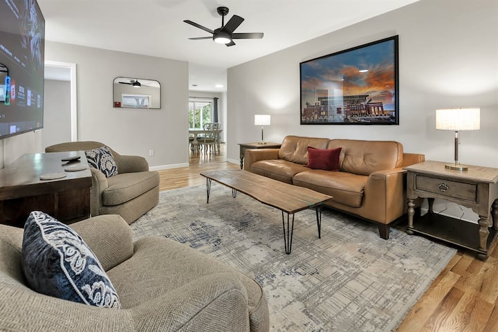 Howdy: King Beds/2 Miles To Campus (4br/2ba) - Bryan, TX