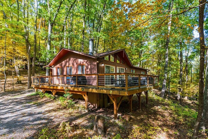 Wooded Nest, Cozy 3br Chalet Near Spas & Hiking - Berkeley Springs, WV