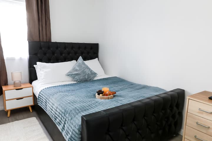 4 Guests - 2 Bedrooms - City Escape Retreat - Stoke-on-Trent