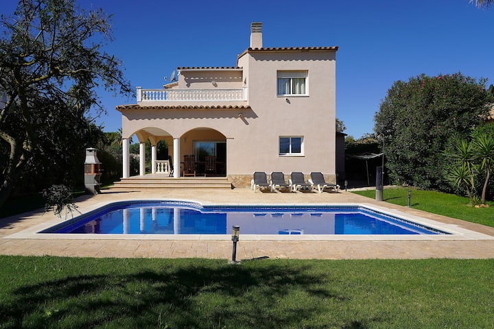Villa Spacieuse, Bien Située à Sant Pere Pescador - Sant Pere Pescador