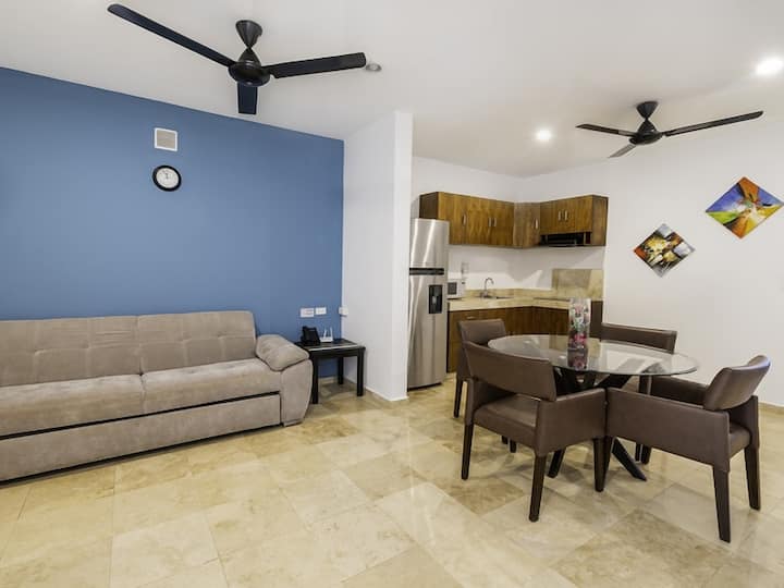 Rare Find! 3 Units, Outdoor Pool, Free Parking! - Playa del Carmen