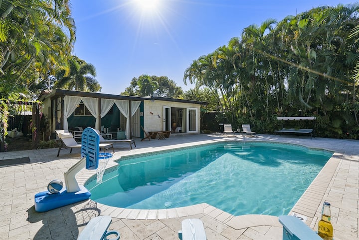 Tropical Paradise | Heated Pool | Outdoor Shower - Hollywood, FL
