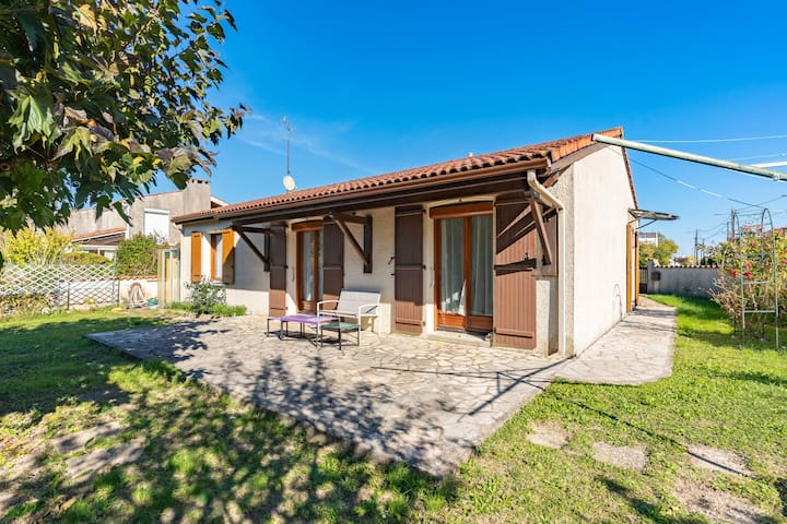Maison De Famille Avec Jardin - Saintes