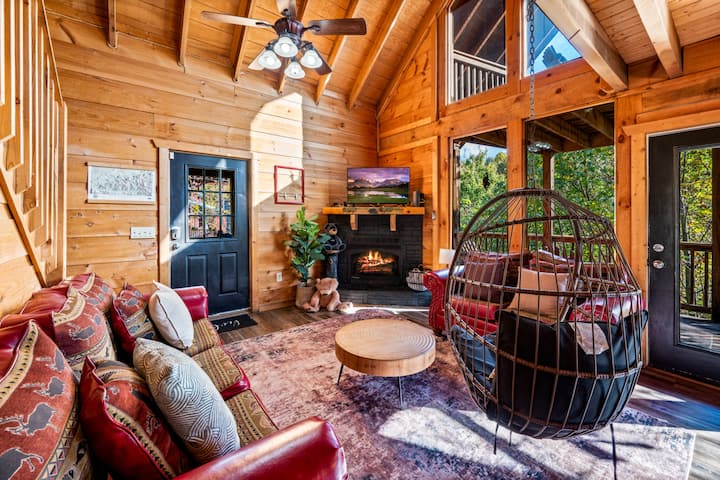 Secluded Cabin | Hot Tub & Game Room - Gatlinburg, TN