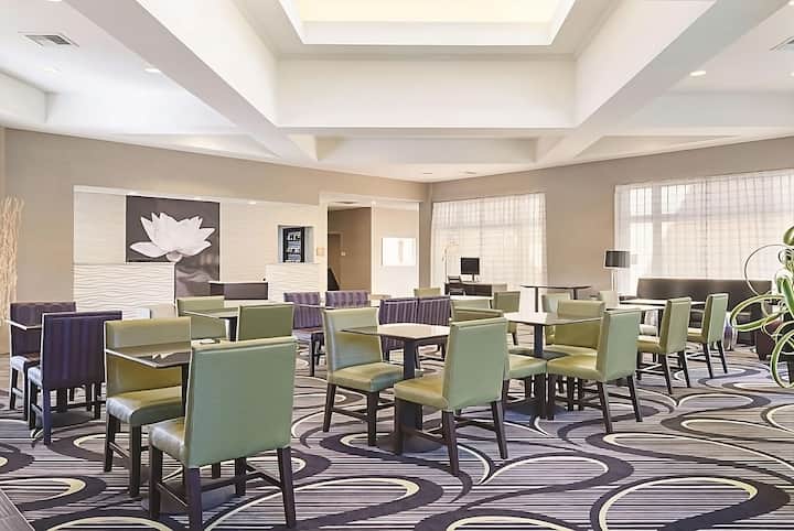 4 Amazing Units! Minutes Away To Ontario Mills! - Ontario, CA