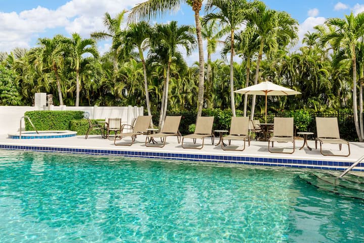 2br Classic Stay, Olde Marco Inn, Kitchen - Marco Island, FL