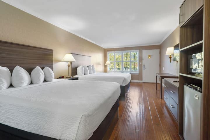 Vero Beach Inn & Suites | Queen Deluxe - 2 Units - Vero Beach, FL