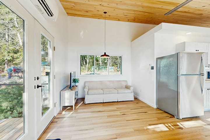 1br Modern Maine Cottage W/ River Views, Deck, W/d - Sandy Point Beach, ME