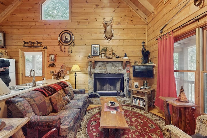 1br Rustic Cabin With Loft, Fire Pit & Rocker - Ellijay, GA
